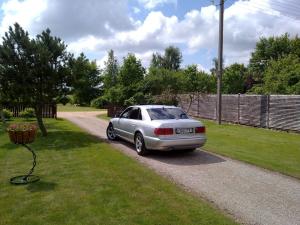 Grey Audi A8 2002 in Akmene, with an engine capacity of 2.50 L and mileage of 290 thousand km for 4550 €, photo 7 on AUTOMOTO.COM.LV
