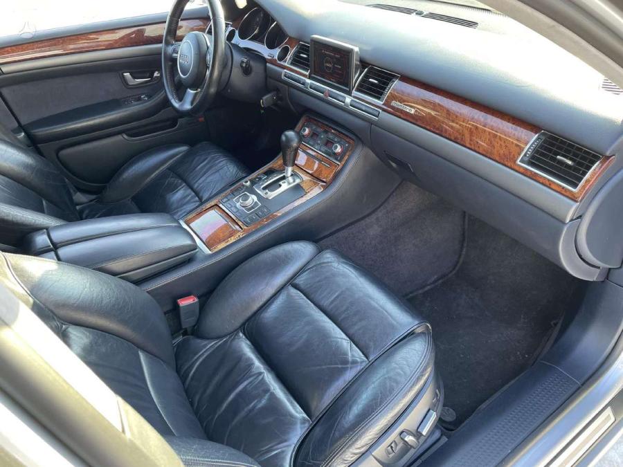 Pelēks Audi A8 2003 Panevēža, ar dzinēja tilpumu 4.20 L un nobraukumu 390 tūkst. km par 3800 €, foto 13 vietnē AUTOMOTO.COM.LV