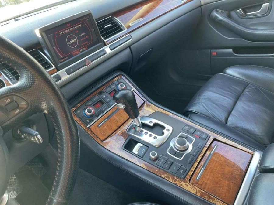 Pelēks Audi A8 2003 Panevēža, ar dzinēja tilpumu 4.20 L un nobraukumu 390 tūkst. km par 3800 €, foto 15 vietnē AUTOMOTO.COM.LV