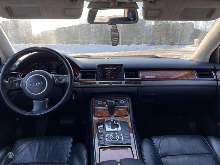 Pelēks Audi A8 2003 Panevēža, ar dzinēja tilpumu 4.20 L un nobraukumu 390 tūkst. km par 3800 €, foto 17 vietnē AUTOMOTO.COM.LV