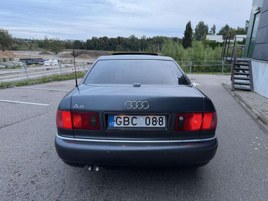 Pelēks Audi A8 2003 Viļņa, ar dzinēja tilpumu 2.50 L un nobraukumu 300 tūkst. km par 1650 €, foto 10 vietnē AUTOMOTO.COM.LV