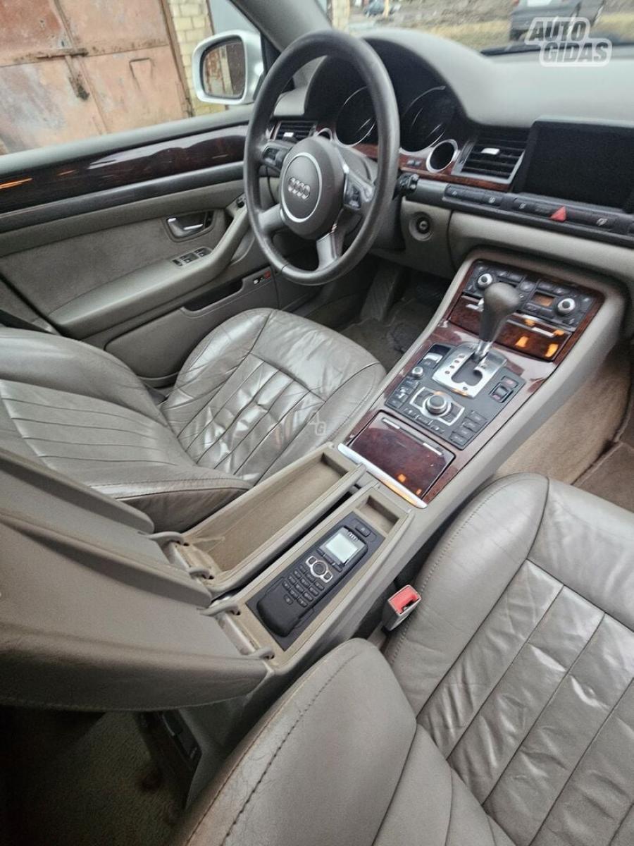 Grey Audi A8 2004 in Klaipeda, with an engine capacity of 3.90 L and mileage of 3900 thousand km for 2319 €, photo 1 on AUTOMOTO.COM.LV
