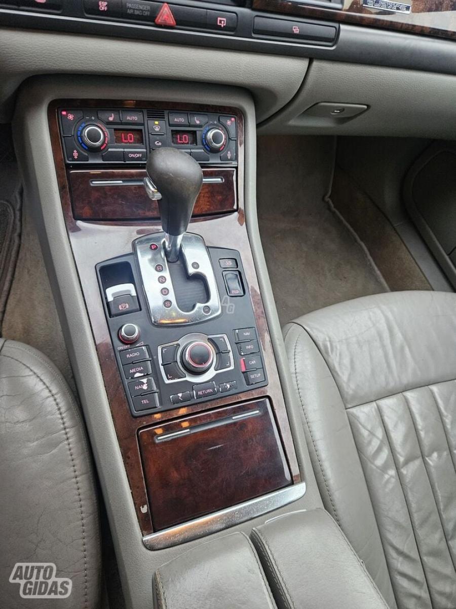 Grey Audi A8 2004 in Klaipeda, with an engine capacity of 3.90 L and mileage of 3900 thousand km for 2319 €, photo 6 on AUTOMOTO.COM.LV