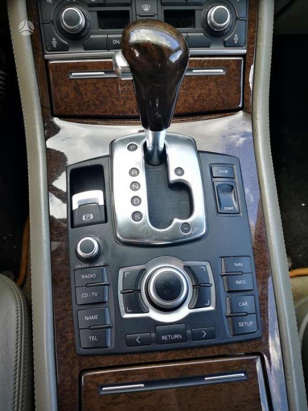 Grey Audi A8 2004 in Vilnius, with an engine capacity of 2.97 L and mileage of 417 thousand km for 2900 €, photo 1 on AUTOMOTO.COM.LV