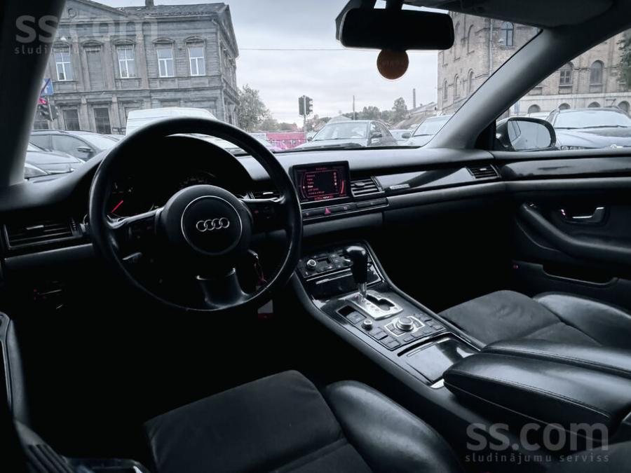 Pelēks Audi A8 2004 Rīga, ar dzinēja tilpumu 3.00 L un nobraukumu 439 tūkst. km par 2950 €, foto 10 vietnē AUTOMOTO.COM.LV