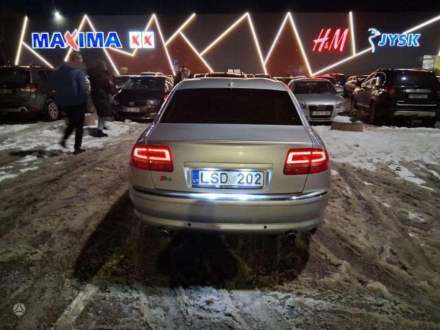 Grey Audi A8 2005 in Alytus, with an engine capacity of 4.20 L and mileage of 560 thousand km for 5500 €, photo 3 on AUTOMOTO.COM.LV