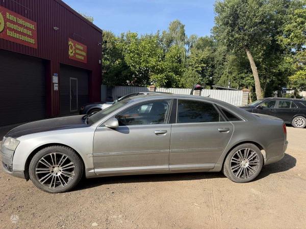Pelēks Audi A8 2005 Kauņa, ar dzinēja tilpumu 2.97 L un nobraukumu 400 tūkst. km par 2500 €, foto 4 vietnē AUTOMOTO.COM.LV