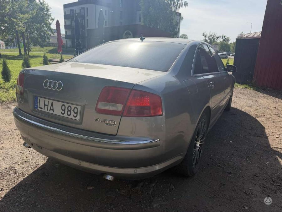 Grey Audi A8 2005 in Kaunas, with an engine capacity of 2.97 L and mileage of 400 thousand km for 2500 €, photo 7 on AUTOMOTO.COM.LV