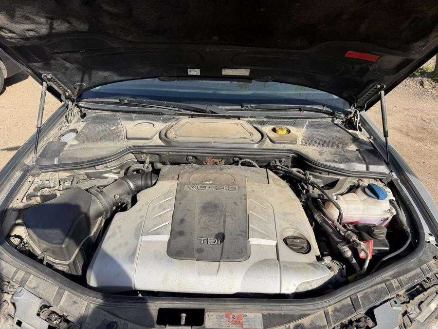 Grey Audi A8 2005 in Kaunas, with an engine capacity of 2.97 L and mileage of 400 thousand km for 2500 €, photo 12 on AUTOMOTO.COM.LV