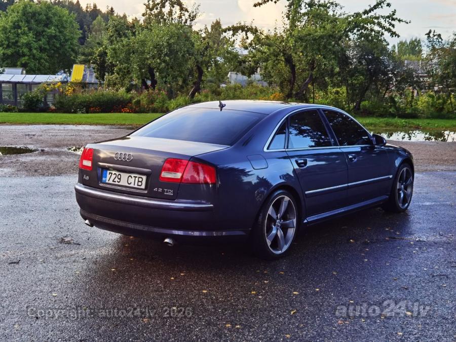 Pelēks Audi A8 2005 Veru, ar dzinēja tilpumu 4.10 L un nobraukumu 444 tūkst. km par 4000 €, foto 6 vietnē AUTOMOTO.COM.LV