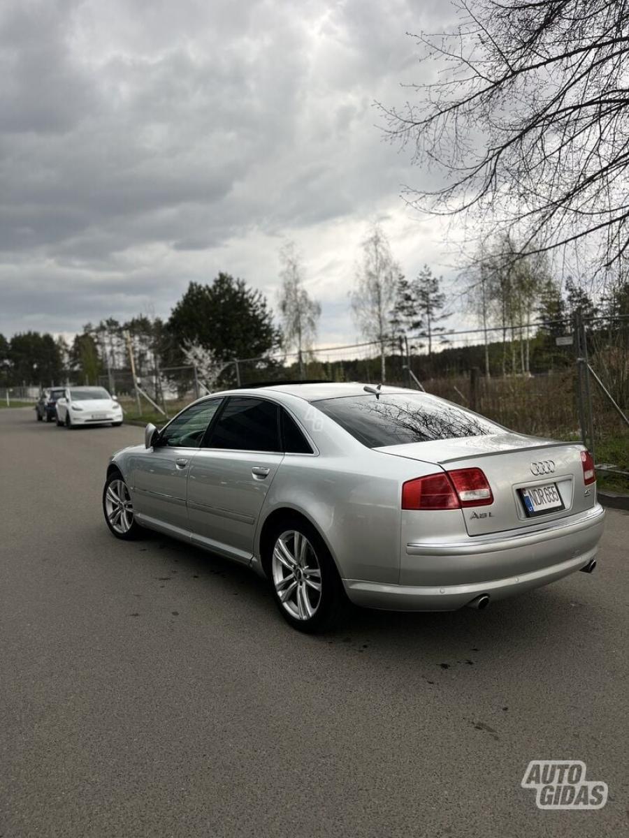 Pelēks Audi A8 2006 Viļņa, ar dzinēja tilpumu 4.20 L un nobraukumu 341 tūkst. km par 3250 €, foto 3 vietnē AUTOMOTO.COM.LV