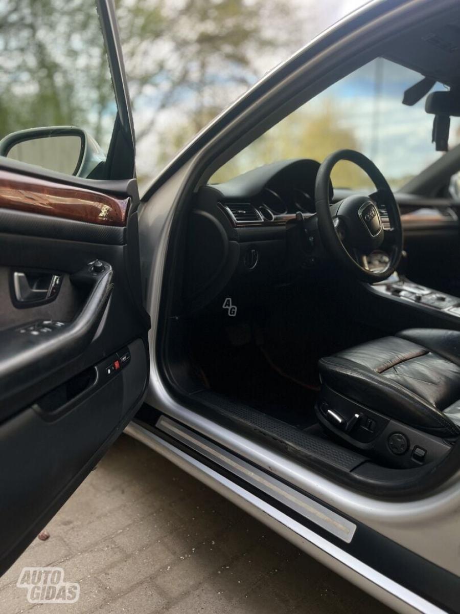 Pelēks Audi A8 2006 Viļņa, ar dzinēja tilpumu 4.20 L un nobraukumu 341 tūkst. km par 3250 €, foto 9 vietnē AUTOMOTO.COM.LV