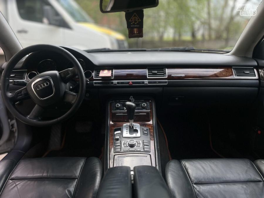 Pelēks Audi A8 2006 Viļņa, ar dzinēja tilpumu 4.20 L un nobraukumu 341 tūkst. km par 3250 €, foto 12 vietnē AUTOMOTO.COM.LV