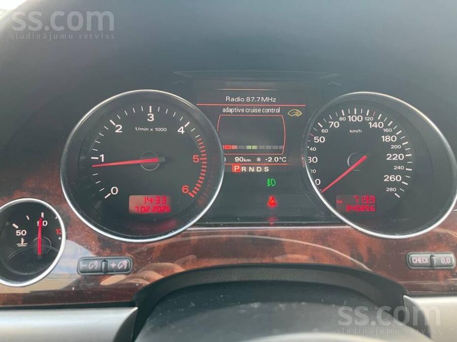 Grey Audi A8 2006 in Riga, with an engine capacity of 3.00 L and mileage of 355 thousand km for 5800 €, photo 5 on AUTOMOTO.COM.LV
