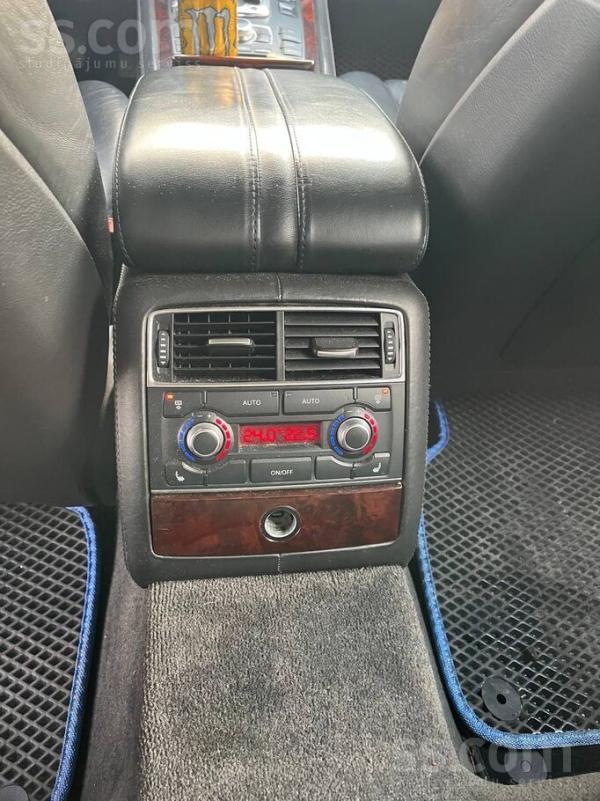 Grey Audi A8 2006 in Riga, with an engine capacity of 3.00 L and mileage of 355 thousand km for 5150 €, photo 5 on AUTOMOTO.COM.LV