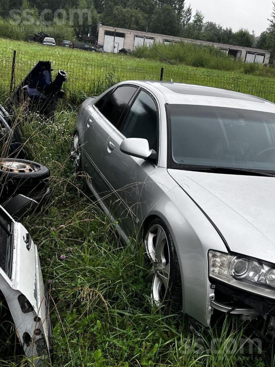 Pelēks Audi A8 2006 Ogre, ar dzinēja tilpumu 3.20 L un nobraukumu 220 tūkst. km par 2500 €, foto 3 vietnē AUTOMOTO.COM.LV