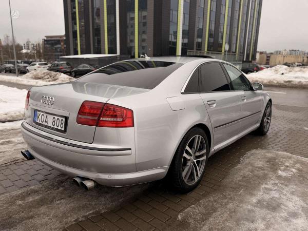 Pelēks Audi A8 2007 Viļņa, ar dzinēja tilpumu 3.70 L un nobraukumu 330 tūkst. km par 3950 €, foto 3 vietnē AUTOMOTO.COM.LV