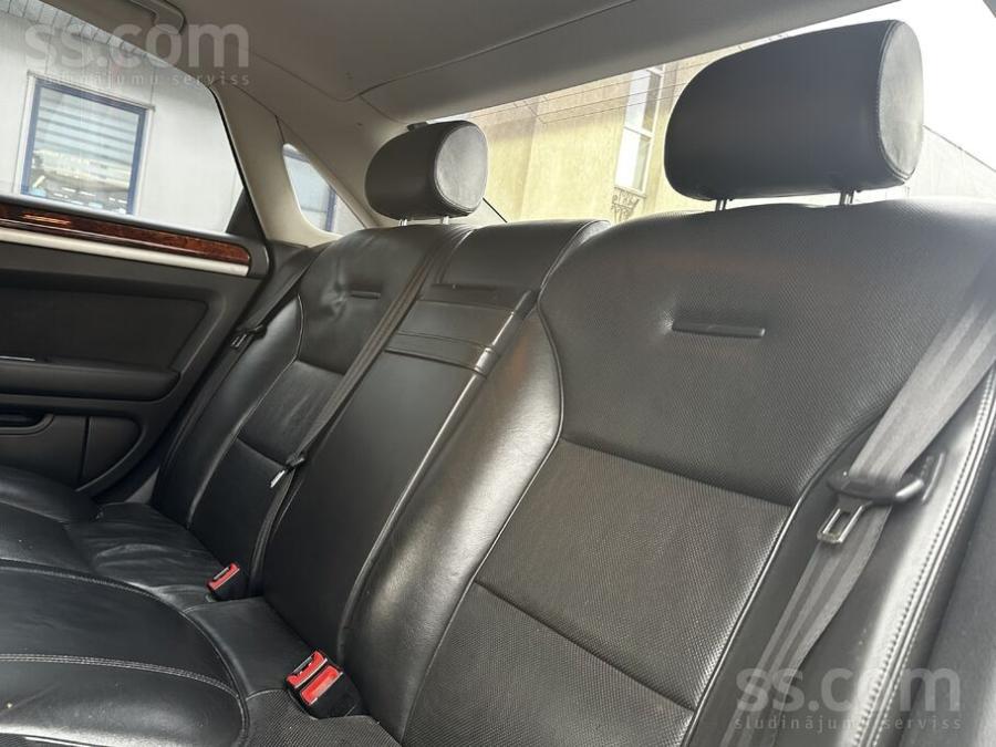 Grey Audi A8 2007 in Riga, with an engine capacity of 4.20 L and mileage of 417 thousand km for 6800 €, photo 18 on AUTOMOTO.COM.LV