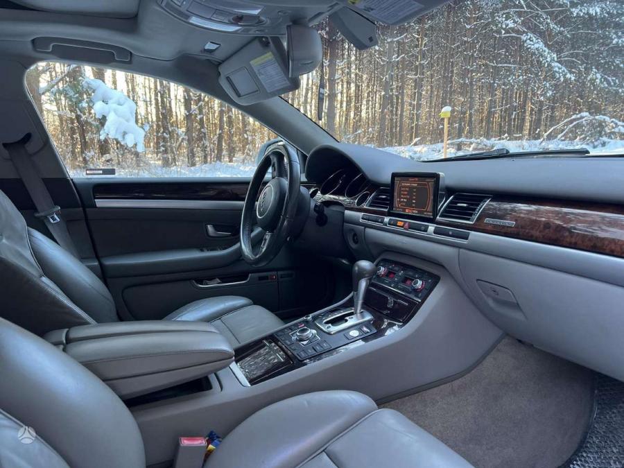 Pelēks Audi A8 2008 Viļņa, ar dzinēja tilpumu 4.20 L un nobraukumu 249 tūkst. km par 5690 €, foto 8 vietnē AUTOMOTO.COM.LV