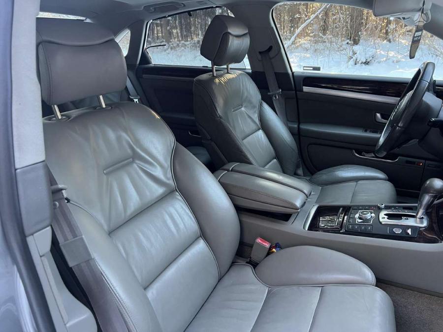 Pelēks Audi A8 2008 Viļņa, ar dzinēja tilpumu 4.20 L un nobraukumu 249 tūkst. km par 5690 €, foto 9 vietnē AUTOMOTO.COM.LV