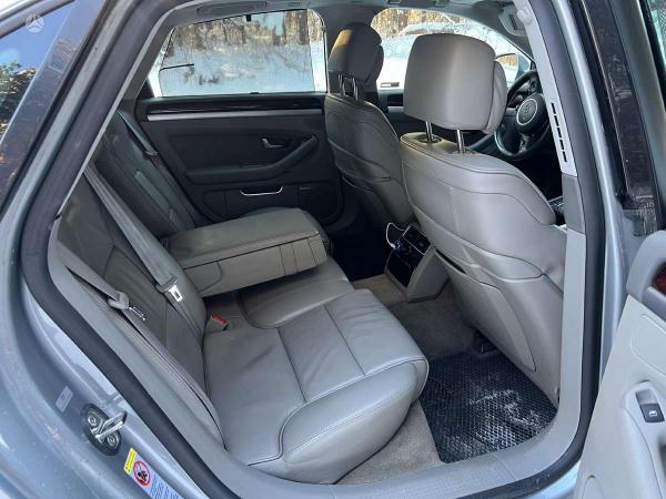 Grey Audi A8 2008 in Vilnius, with an engine capacity of 4.20 L and mileage of 249 thousand km for 5690 €, photo 11 on AUTOMOTO.COM.LV
