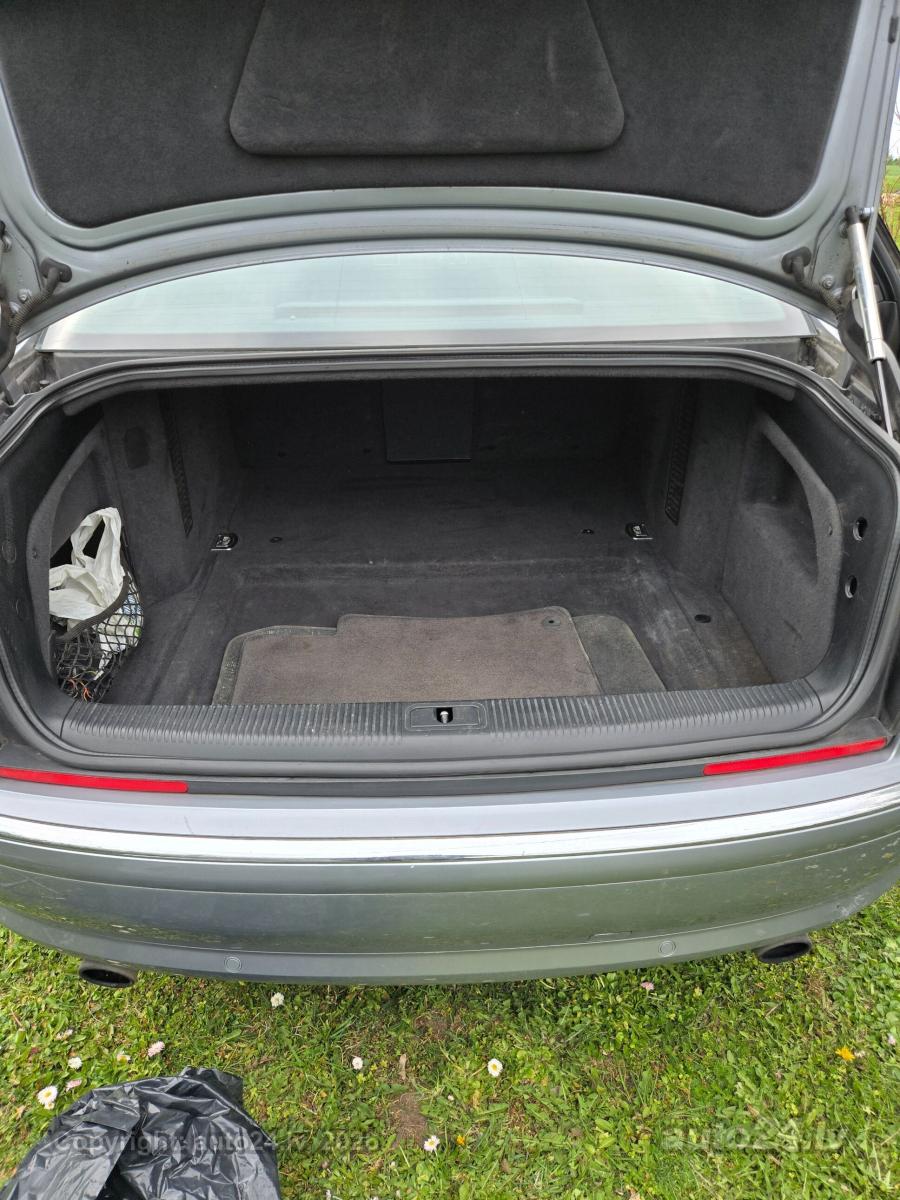 Pelēks Audi A8 2008 Tartu, ar dzinēja tilpumu 3.20 L un nobraukumu 253 tūkst. km par 7007 €, foto 18 vietnē AUTOMOTO.COM.LV