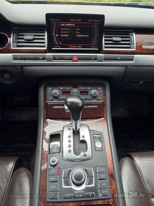 Pelēks Audi A8 2008 Mustvē, ar dzinēja tilpumu 4.20 L un nobraukumu 370 tūkst. km par 4499 €, foto 9 vietnē AUTOMOTO.COM.LV