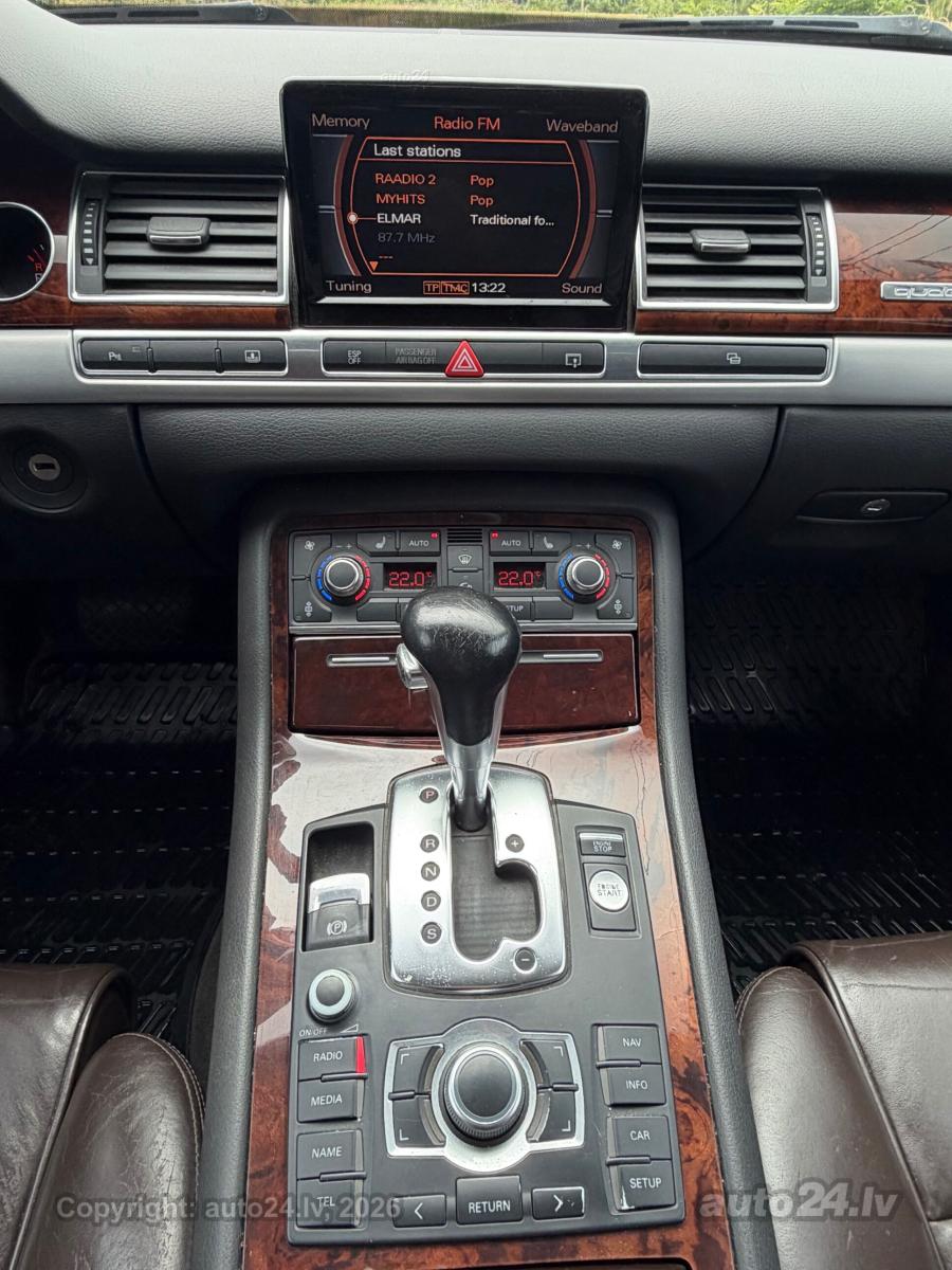 Pelēks Audi A8 2008 Mustvē, ar dzinēja tilpumu 4.20 L un nobraukumu 370 tūkst. km par 4499 €, foto 10 vietnē AUTOMOTO.COM.LV