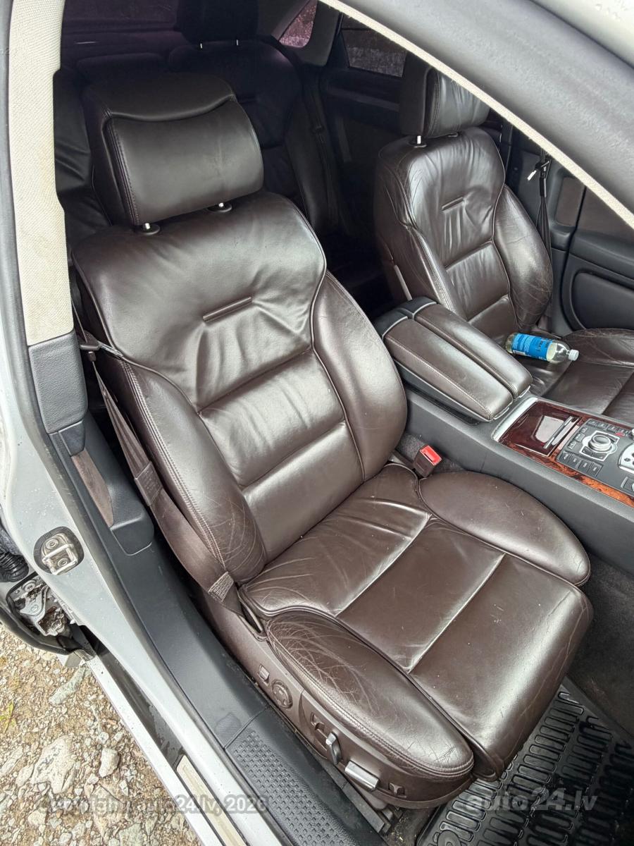 Pelēks Audi A8 2008 Mustvē, ar dzinēja tilpumu 4.20 L un nobraukumu 370 tūkst. km par 4499 €, foto 12 vietnē AUTOMOTO.COM.LV