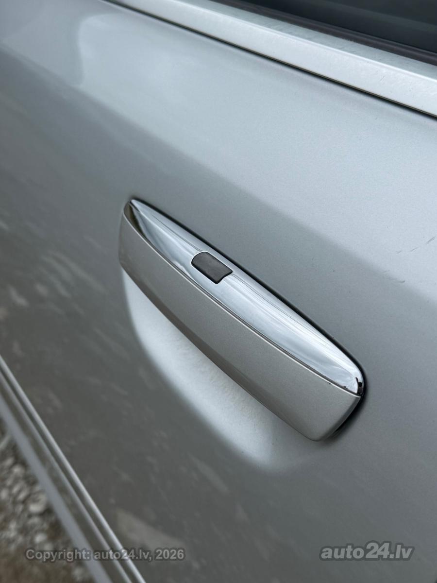 Pelēks Audi A8 2008 Mustvē, ar dzinēja tilpumu 4.20 L un nobraukumu 370 tūkst. km par 4499 €, foto 13 vietnē AUTOMOTO.COM.LV