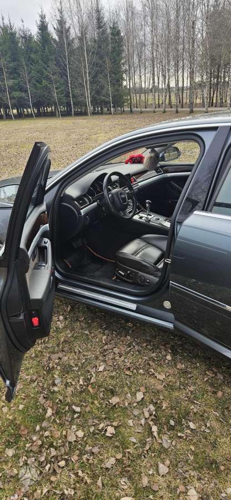 Grey Audi A8 2008 in Kelme, with an engine capacity of 2.97 L and mileage of 330 thousand km for 4999 €, photo 4 on AUTOMOTO.COM.LV