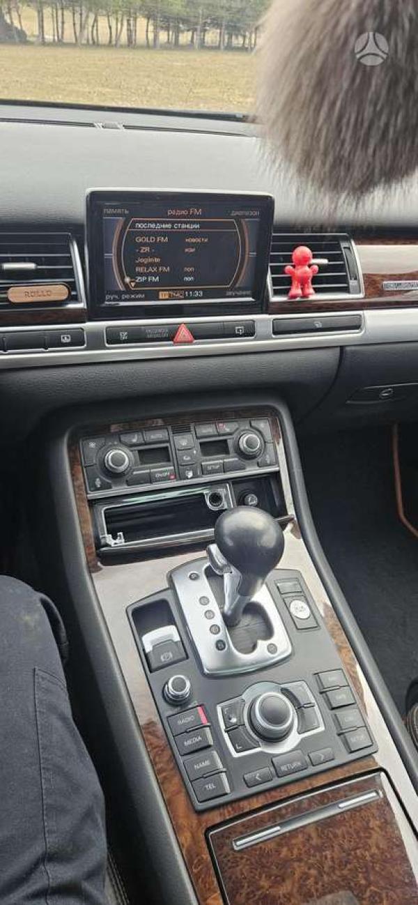 Grey Audi A8 2008 in Kelme, with an engine capacity of 2.97 L and mileage of 330 thousand km for 4999 €, photo 7 on AUTOMOTO.COM.LV
