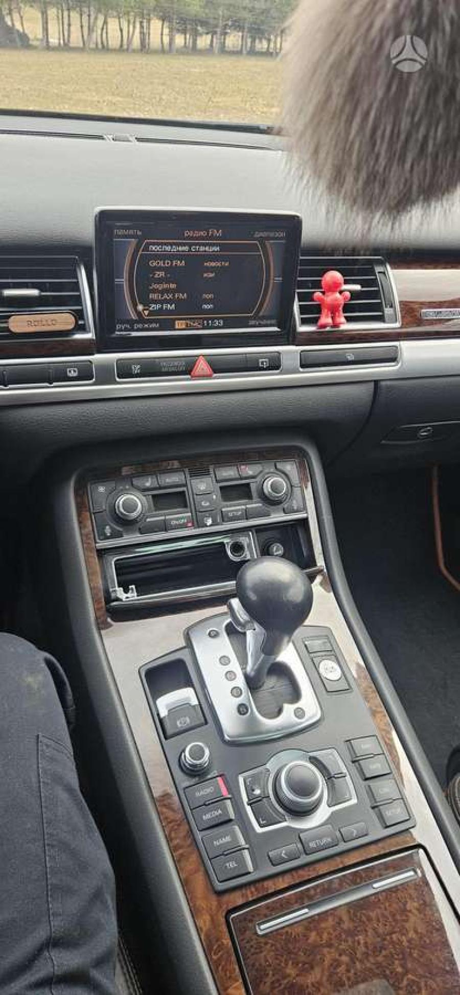 Grey Audi A8 2008 in Kelme, with an engine capacity of 2.97 L and mileage of 330 thousand km for 4999 €, photo 8 on AUTOMOTO.COM.LV