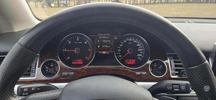 Grey Audi A8 2008 in Kelme, with an engine capacity of 2.97 L and mileage of 330 thousand km for 4999 €, photo 9 on AUTOMOTO.COM.LV