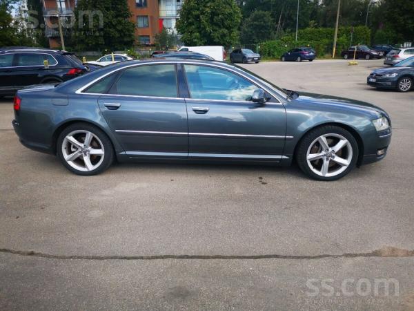 Grey Audi A8 2009 in Riga, with an engine capacity of 4.20 L and mileage of 196 thousand km for 7000 €, photo 4 on AUTOMOTO.COM.LV