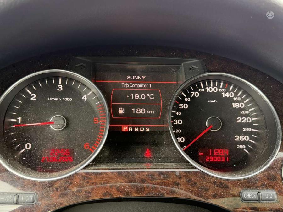 Серый Ауди А8 2009 в Таураге, объемом двигателя 2.97 л и пробегом 290 тыс. км за 4300 €, фото 23 на AUTOMOTO.COM.LV