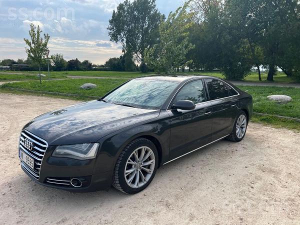 Grey Audi A8 2010 in Riga, with an engine capacity of 4.20 L and mileage of 332 thousand km for 10000 €, photo 8 on AUTOMOTO.COM.LV