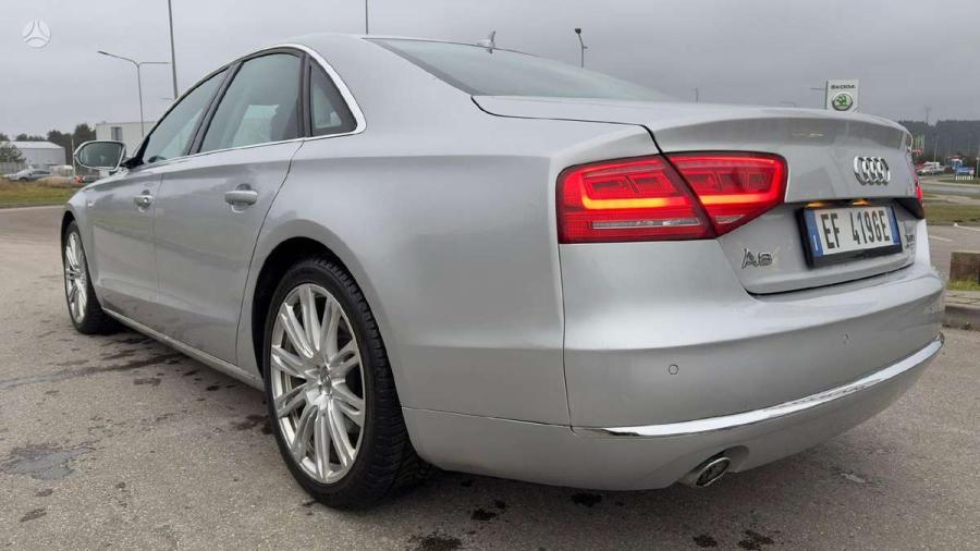 Pelēks Audi A8 2010 Viļņa, ar dzinēja tilpumu 2.97 L un nobraukumu 319 tūkst. km par 9830 €, foto 4 vietnē AUTOMOTO.COM.LV