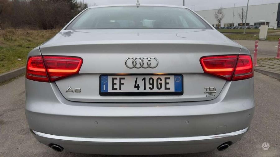 Pelēks Audi A8 2010 Viļņa, ar dzinēja tilpumu 2.97 L un nobraukumu 319 tūkst. km par 9830 €, foto 5 vietnē AUTOMOTO.COM.LV