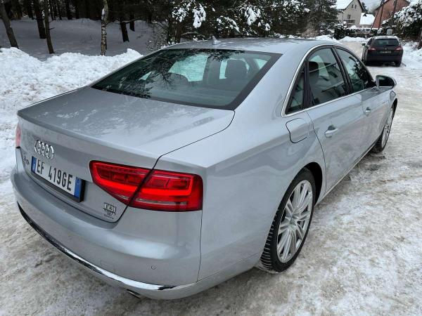 Pelēks Audi A8 2010 Viļņa, ar dzinēja tilpumu 2.97 L un nobraukumu 319 tūkst. km par 10490 €, foto 9 vietnē AUTOMOTO.COM.LV