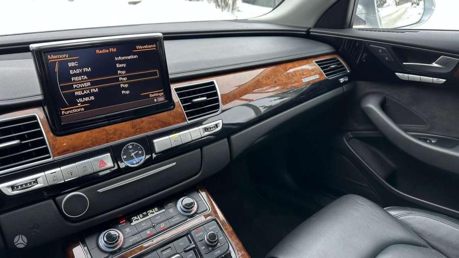 Grey Audi A8 2010 in Vilnius, with an engine capacity of 2.97 L and mileage of 319 thousand km for 10490 €, photo 20 on AUTOMOTO.COM.LV