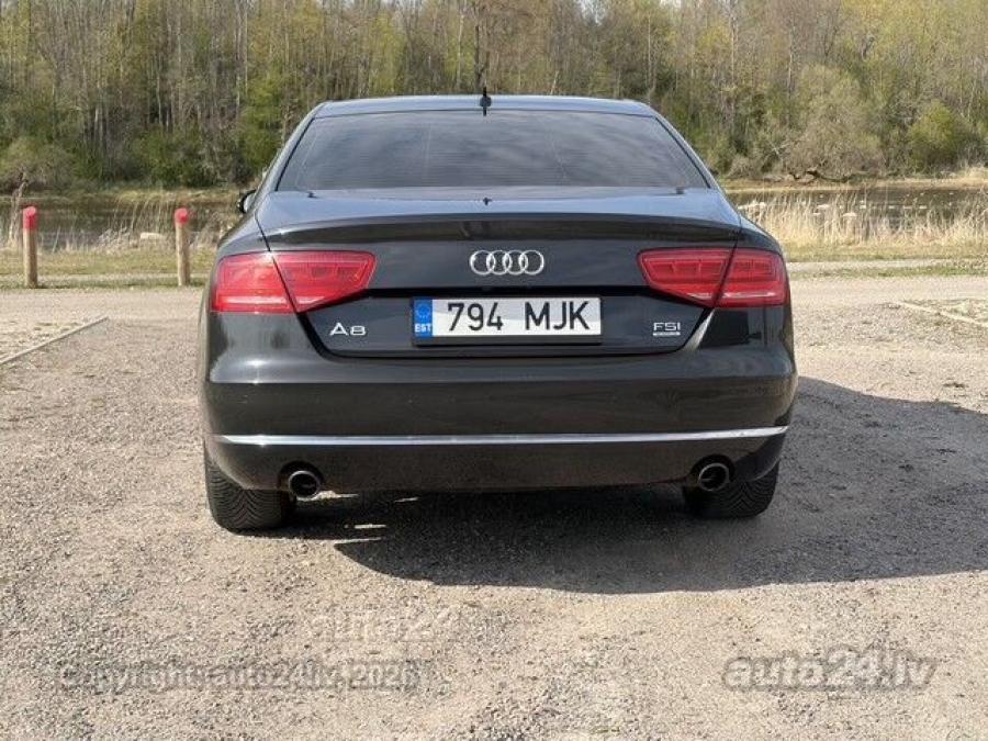 Grey Audi A8 2010 in Parnu, with an engine capacity of 4.20 L and mileage of 304 thousand km for 14550 €, photo 4 on AUTOMOTO.COM.LV