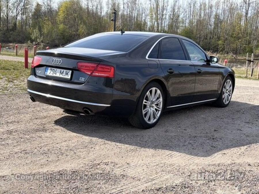 Grey Audi A8 2010 in Parnu, with an engine capacity of 4.20 L and mileage of 304 thousand km for 14550 €, photo 6 on AUTOMOTO.COM.LV
