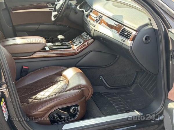 Pelēks Audi A8 2010 Pērnava, ar dzinēja tilpumu 4.20 L un nobraukumu 304 tūkst. km par 14550 €, foto 7 vietnē AUTOMOTO.COM.LV