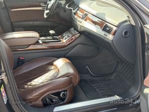 Grey Audi A8 2010 in Parnu, with an engine capacity of 4.20 L and mileage of 304 thousand km for 14550 €, photo 8 on AUTOMOTO.COM.LV