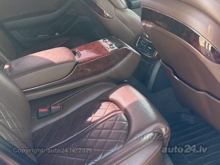 Grey Audi A8 2010 in Parnu, with an engine capacity of 4.20 L and mileage of 304 thousand km for 14550 €, photo 9 on AUTOMOTO.COM.LV