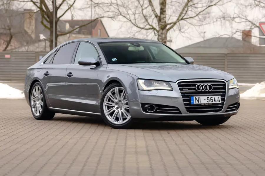 Pelēks Audi A8 2010 Jelgava, ar dzinēja tilpumu 4.20 L un nobraukumu 300 tūkst. km par 12900 €, foto 3 vietnē AUTOMOTO.COM.LV