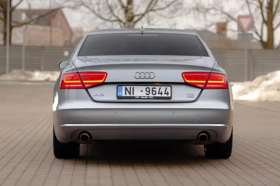 Pelēks Audi A8 2010 Jelgava, ar dzinēja tilpumu 4.20 L un nobraukumu 300 tūkst. km par 12900 €, foto 7 vietnē AUTOMOTO.COM.LV