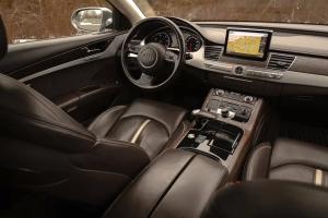 Pelēks Audi A8 2010 Jelgava, ar dzinēja tilpumu 4.20 L un nobraukumu 300 tūkst. km par 12900 €, foto 8 vietnē AUTOMOTO.COM.LV