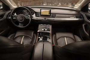 Pelēks Audi A8 2010 Jelgava, ar dzinēja tilpumu 4.20 L un nobraukumu 300 tūkst. km par 12900 €, foto 9 vietnē AUTOMOTO.COM.LV